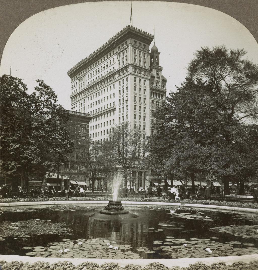 Union Square Fountain - NYC in 1907